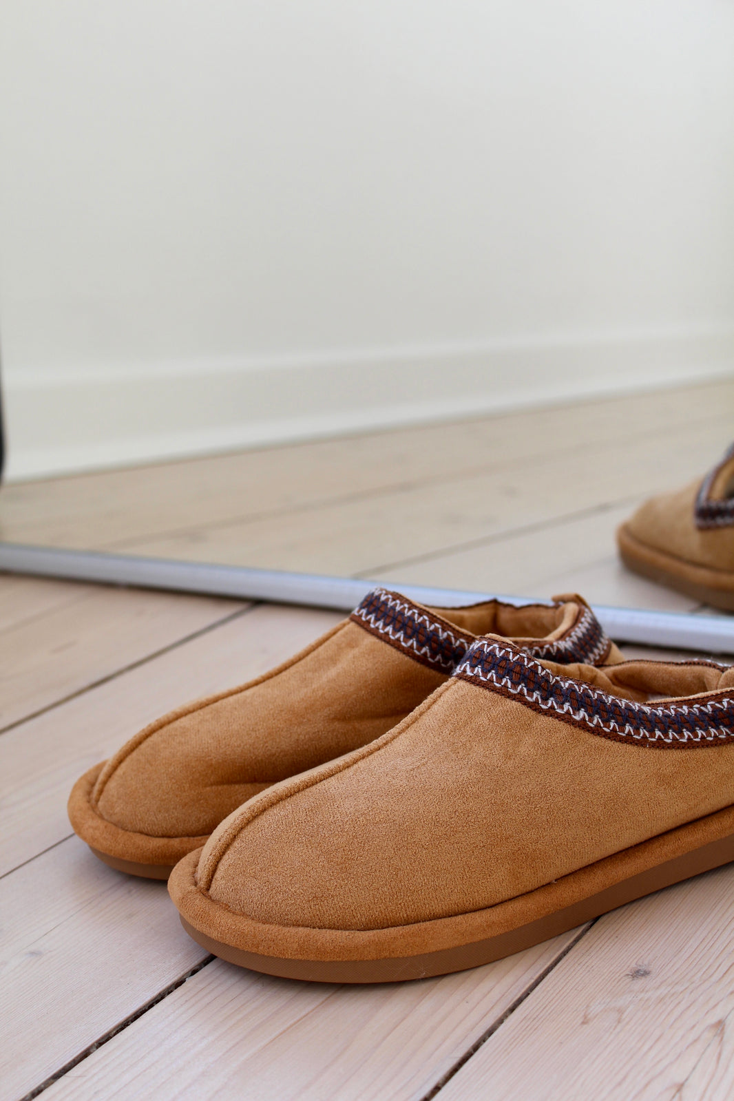 Bamsesko | Køb dine varme bamsestøvler hos Ellaments her