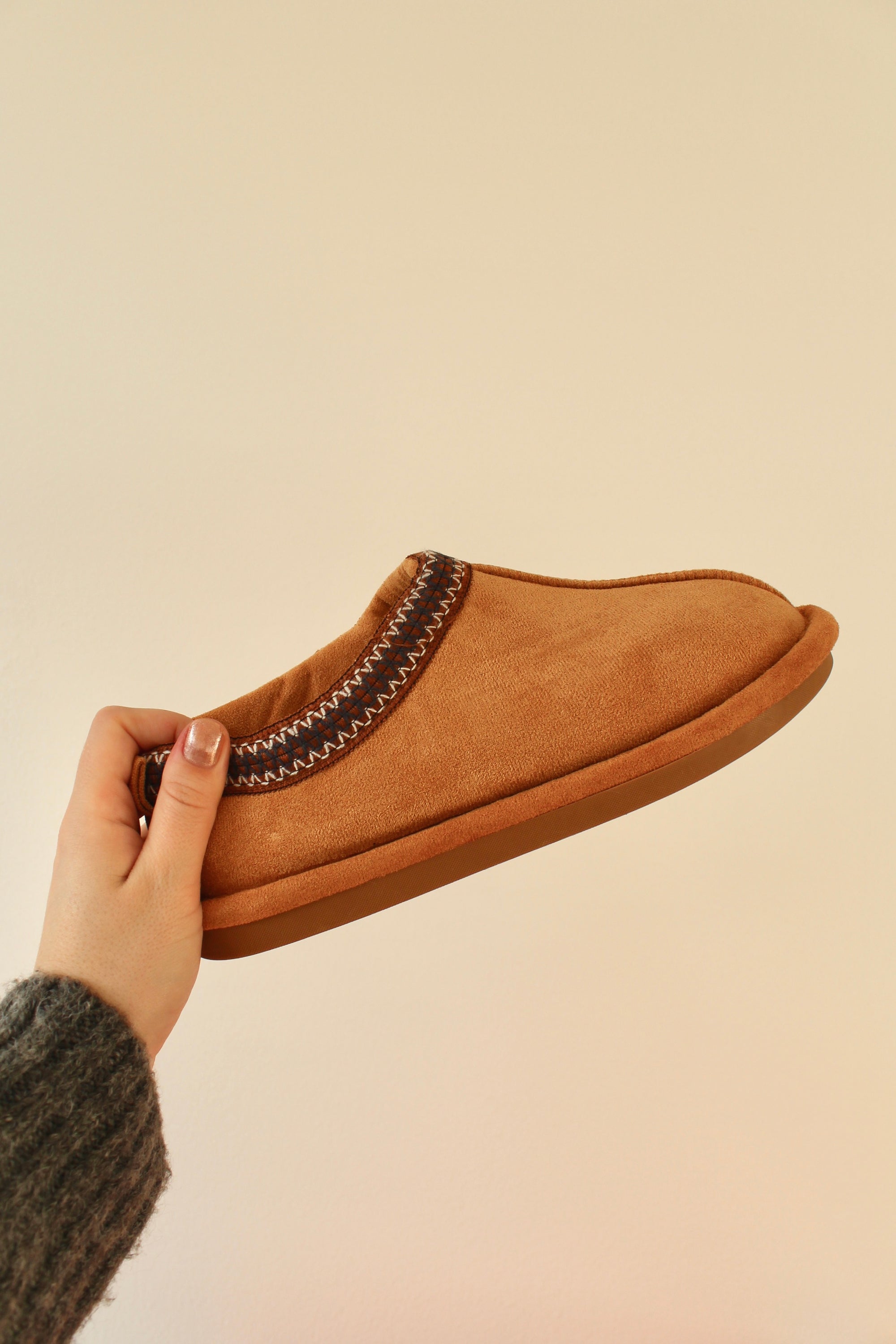 Bamsesko | Køb dine varme bamsestøvler hos Ellaments her