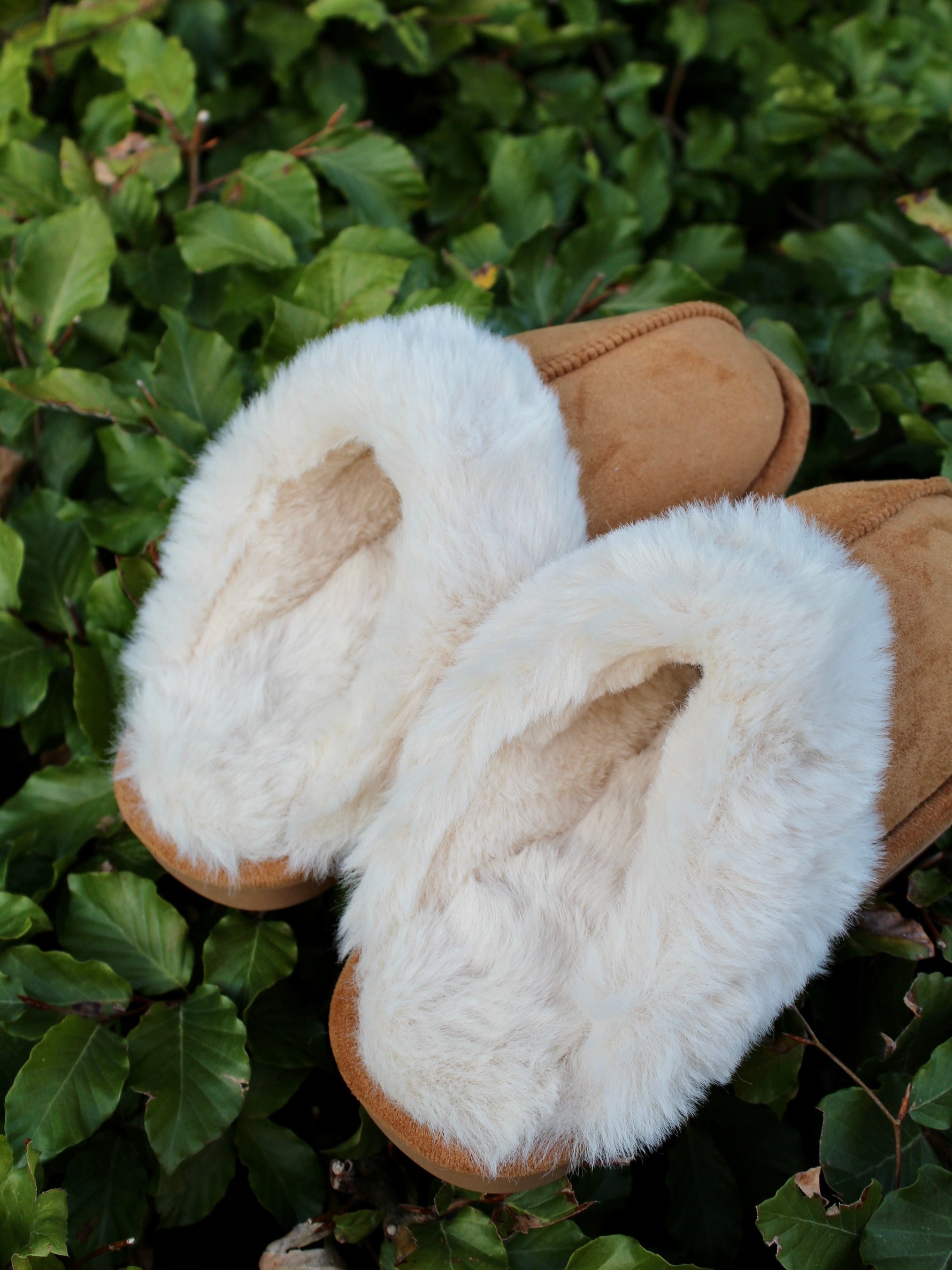 Bamsesko | Køb dine varme bamsestøvler hos Ellaments her