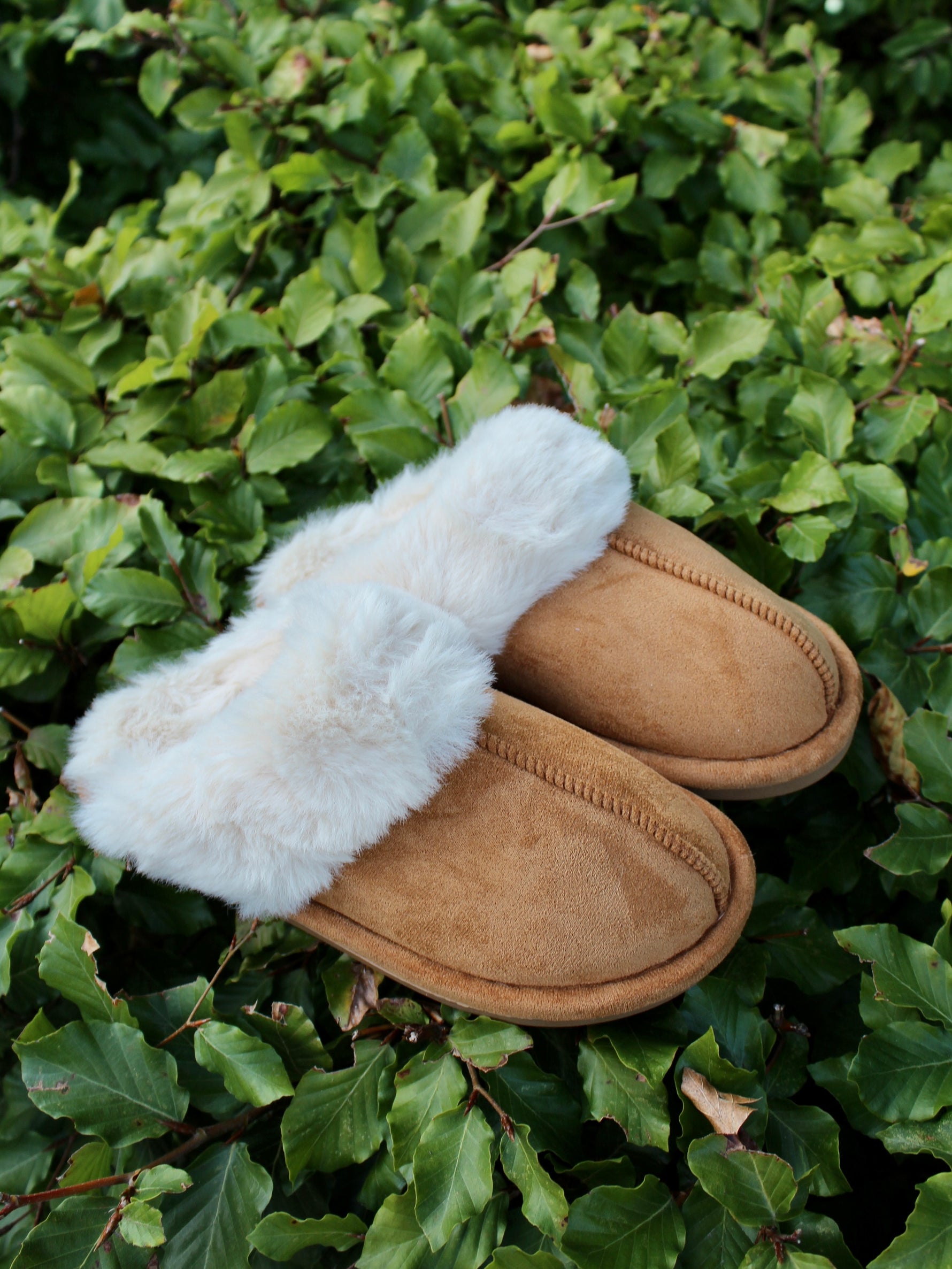 Bamsesko | Køb dine varme bamsestøvler hos Ellaments her