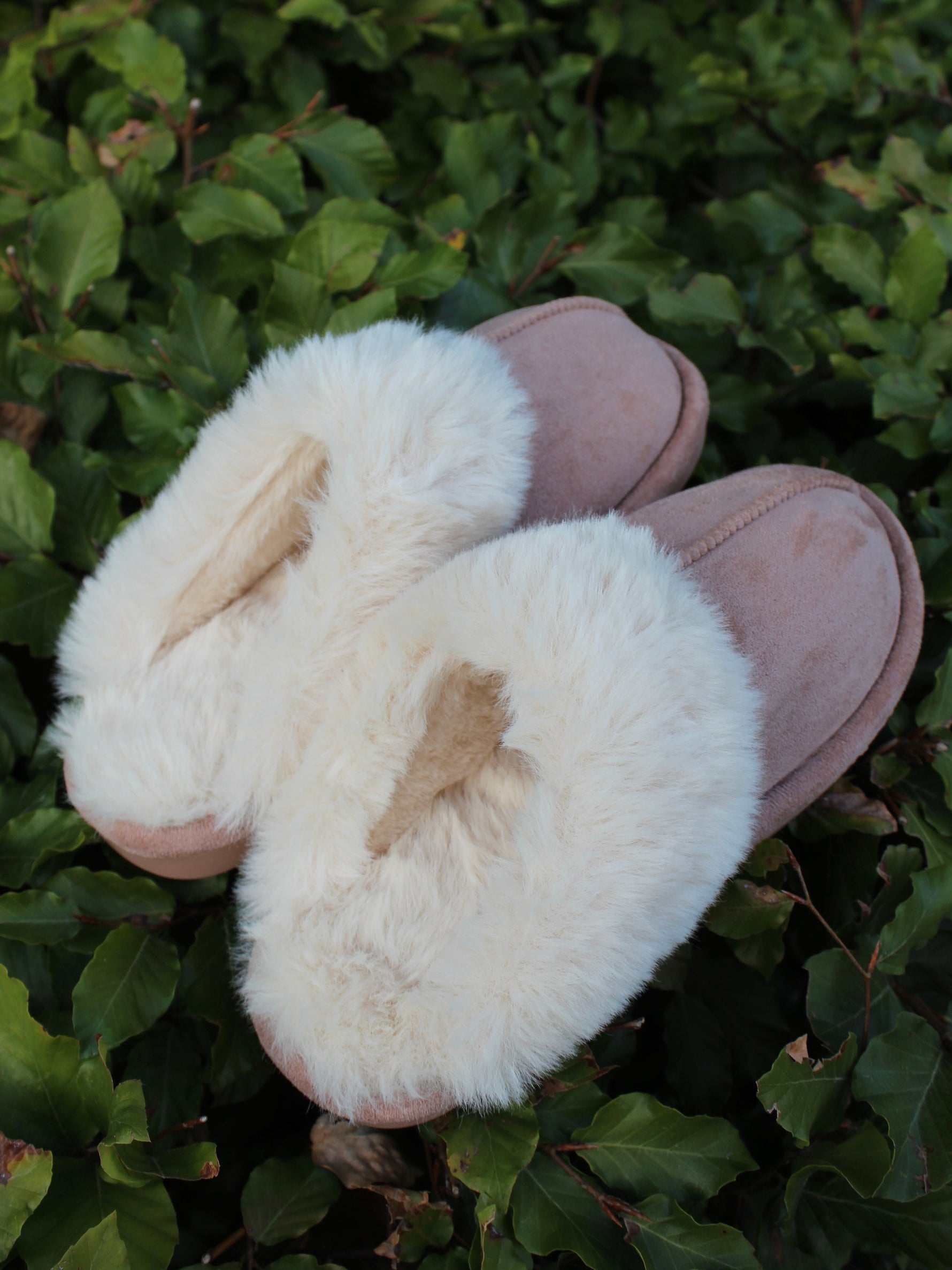 Bamsesko | Køb dine varme bamsestøvler hos Ellaments her